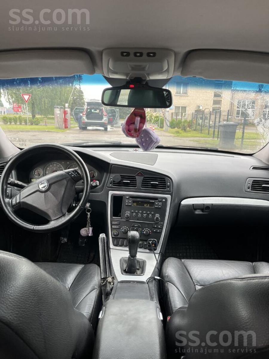 Grey Volvo S60 2005 in Madona, with an engine capacity of 2.40 L and mileage of 249 thousand km for 1800 €, photo 5 on AUTOMOTO.COM.LV