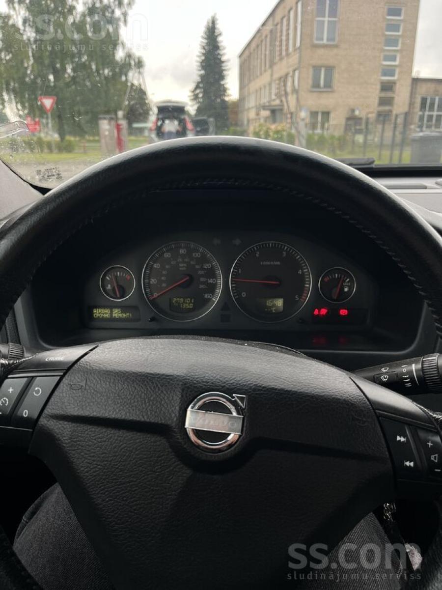 Grey Volvo S60 2005 in Madona, with an engine capacity of 2.40 L and mileage of 249 thousand km for 1800 €, photo 6 on AUTOMOTO.COM.LV