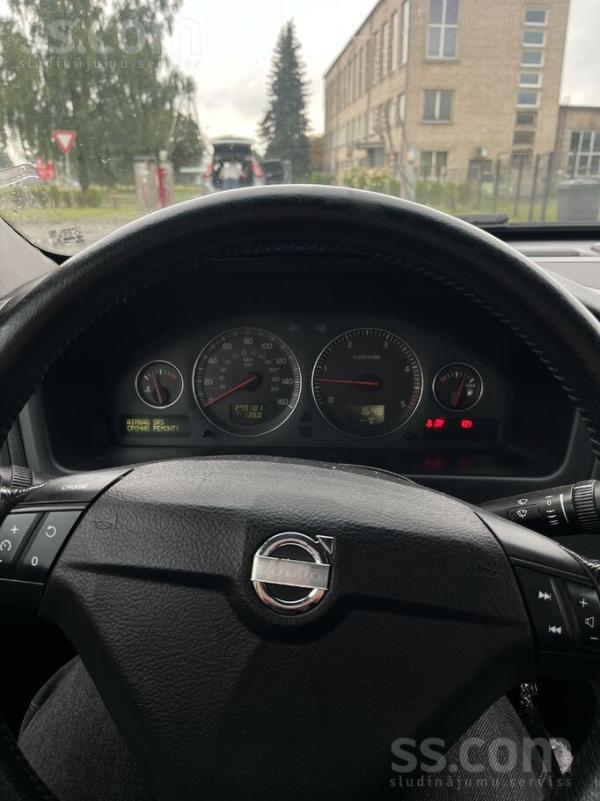 Grey Volvo S60 2005 in Madona, with an engine capacity of 2.40 L and mileage of 249 thousand km for 1800 €, photo 6 on AUTOMOTO.COM.LV