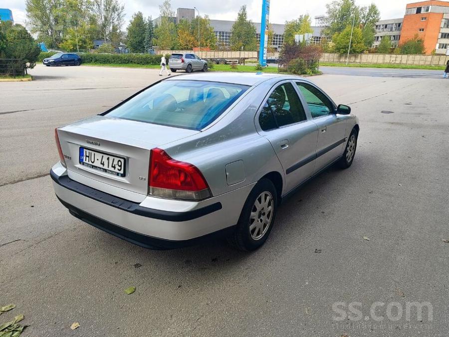 Pelēks Volvo S60 2005 Rīga, ar dzinēja tilpumu 2.40 L un nobraukumu 345 tūkst. km par 1590 €, foto 3 vietnē AUTOMOTO.COM.LV