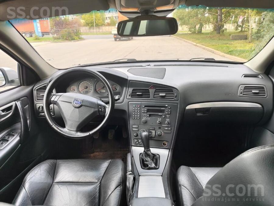 Pelēks Volvo S60 2005 Rīga, ar dzinēja tilpumu 2.40 L un nobraukumu 345 tūkst. km par 1590 €, foto 6 vietnē AUTOMOTO.COM.LV
