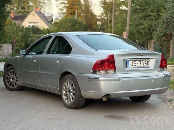 Grey Volvo S60 2005 in Jurmala, with an engine capacity of 2.40 L and mileage of 324 thousand km for 1450 €, photo 4 on AUTOMOTO.COM.LV