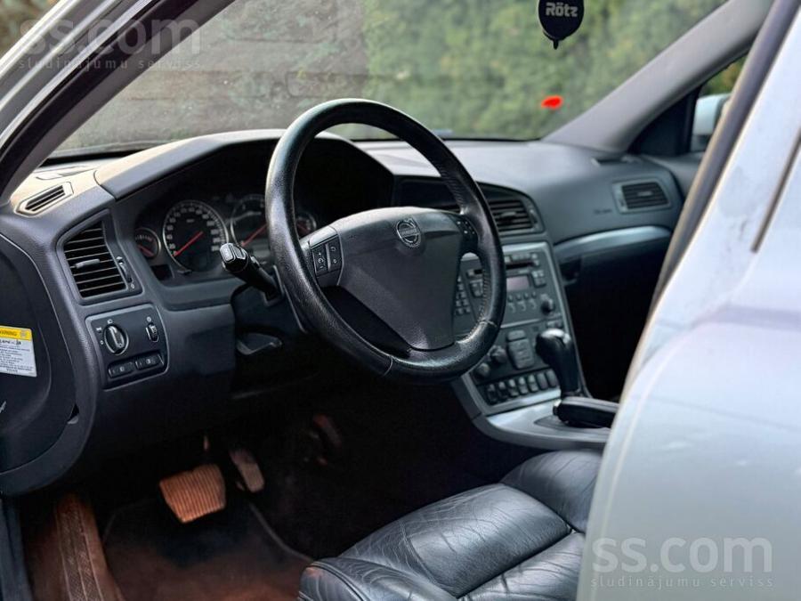 Pelēks Volvo S60 2005 Jūrmala, ar dzinēja tilpumu 2.40 L un nobraukumu 324 tūkst. km par 1450 €, foto 6 vietnē AUTOMOTO.COM.LV