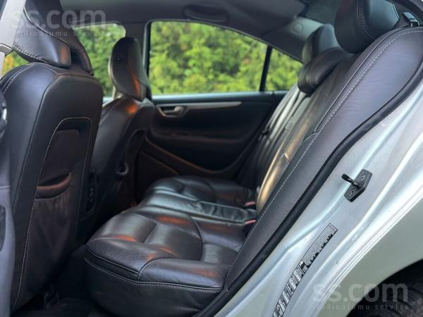 Grey Volvo S60 2005 in Jurmala, with an engine capacity of 2.40 L and mileage of 324 thousand km for 1450 €, photo 9 on AUTOMOTO.COM.LV