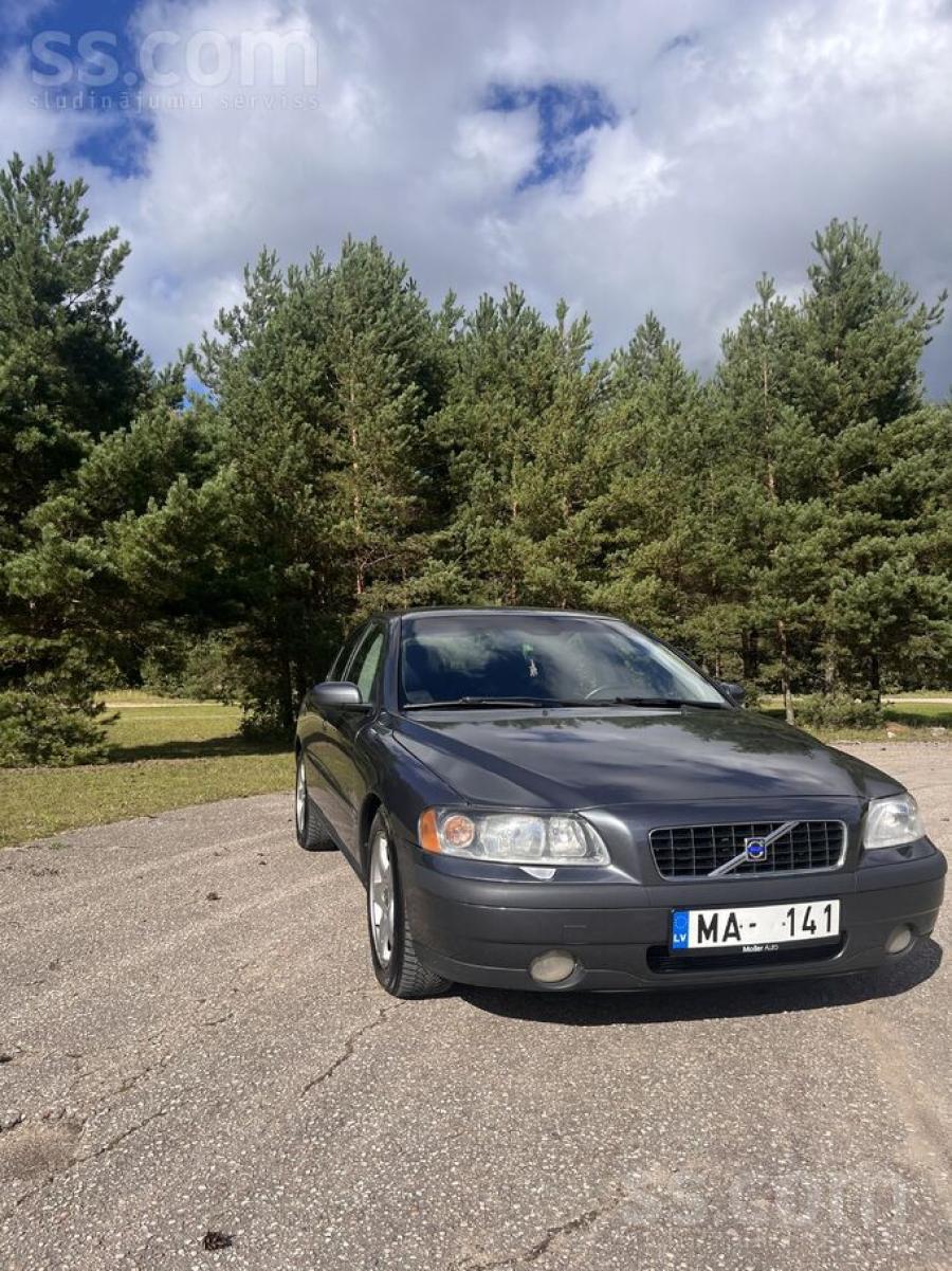 Pelēks Volvo S60 2005 Tukums, ar dzinēja tilpumu 2.40 L un nobraukumu 297 tūkst. km par 2100 €, foto 1 vietnē AUTOMOTO.COM.LV