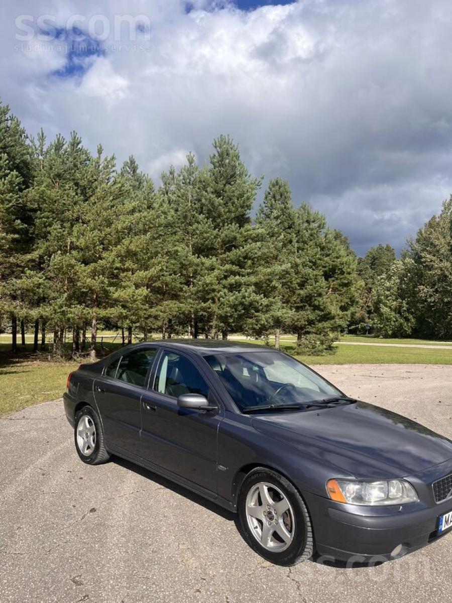 Pelēks Volvo S60 2005 Tukums, ar dzinēja tilpumu 2.40 L un nobraukumu 297 tūkst. km par 2100 €, foto 3 vietnē AUTOMOTO.COM.LV