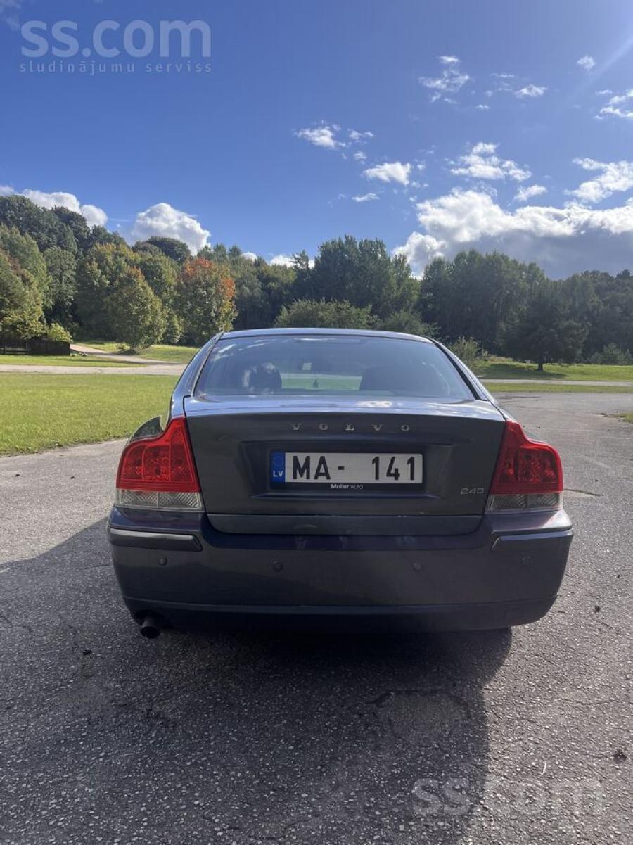 Pelēks Volvo S60 2005 Tukums, ar dzinēja tilpumu 2.40 L un nobraukumu 297 tūkst. km par 2100 €, foto 6 vietnē AUTOMOTO.COM.LV