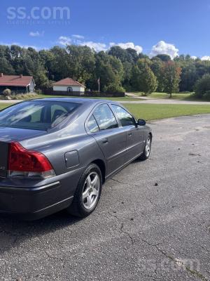 Pelēks Volvo S60 2005 Tukums, ar dzinēja tilpumu 2.40 L un nobraukumu 297 tūkst. km par 2100 €, foto 7 vietnē AUTOMOTO.COM.LV