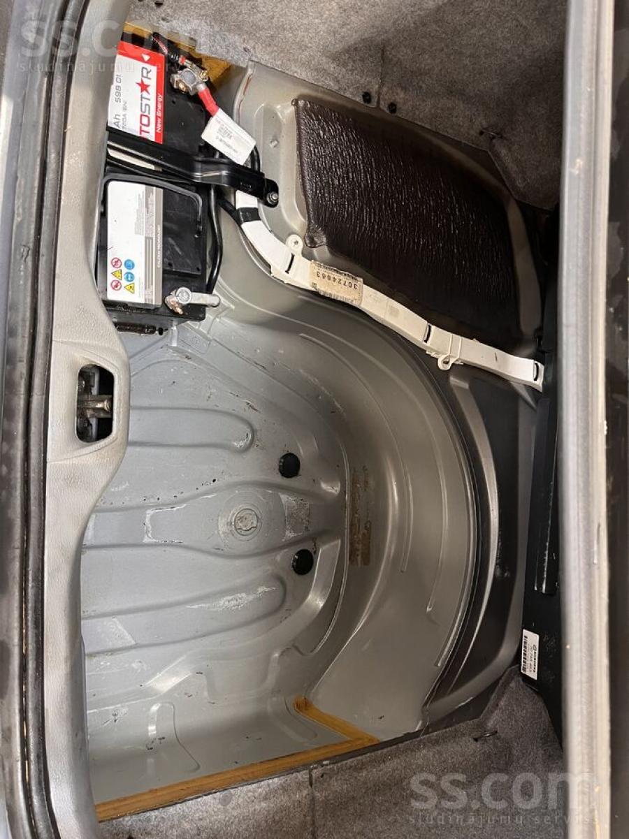 Pelēks Volvo S60 2005 Tukums, ar dzinēja tilpumu 2.40 L un nobraukumu 297 tūkst. km par 2100 €, foto 8 vietnē AUTOMOTO.COM.LV