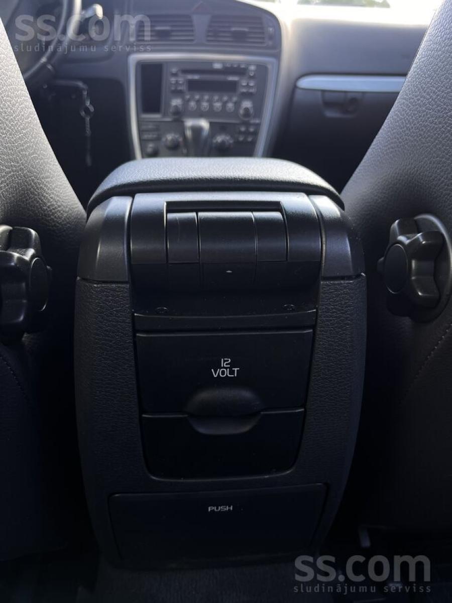 Pelēks Volvo S60 2005 Tukums, ar dzinēja tilpumu 2.40 L un nobraukumu 297 tūkst. km par 2100 €, foto 11 vietnē AUTOMOTO.COM.LV
