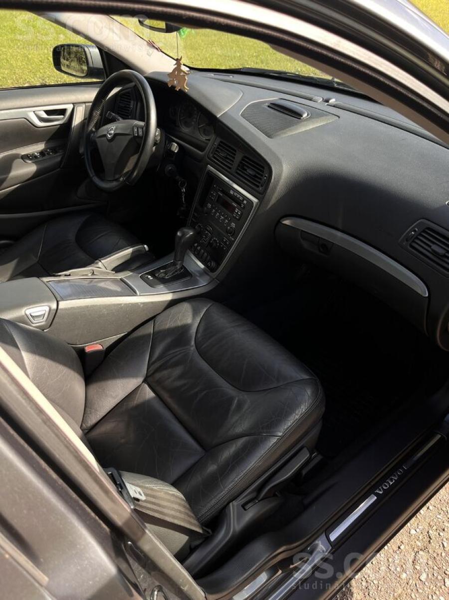 Pelēks Volvo S60 2005 Tukums, ar dzinēja tilpumu 2.40 L un nobraukumu 297 tūkst. km par 2100 €, foto 13 vietnē AUTOMOTO.COM.LV