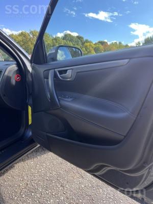 Pelēks Volvo S60 2005 Tukums, ar dzinēja tilpumu 2.40 L un nobraukumu 297 tūkst. km par 2100 €, foto 14 vietnē AUTOMOTO.COM.LV