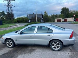 Pelēks Volvo S60 2005 Rēzekne, ar dzinēja tilpumu 2.40 L un nobraukumu 286 tūkst. km par 1500 €, foto  vietnē AUTOMOTO.COM.LV