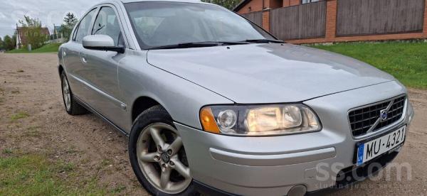 Pelēks Volvo S60 2005 Daugavpils, ar dzinēja tilpumu 2.40 L un nobraukumu 285 tūkst. km par 1550 €, foto 5 vietnē AUTOMOTO.COM.LV