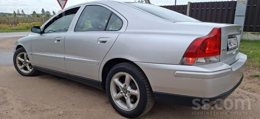Pelēks Volvo S60 2005 Daugavpils, ar dzinēja tilpumu 2.40 L un nobraukumu 285 tūkst. km par 1550 €, foto 9 vietnē AUTOMOTO.COM.LV