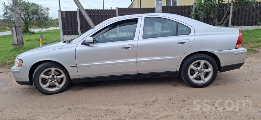 Pelēks Volvo S60 2005 Daugavpils, ar dzinēja tilpumu 2.40 L un nobraukumu 285 tūkst. km par 1550 €, foto 10 vietnē AUTOMOTO.COM.LV