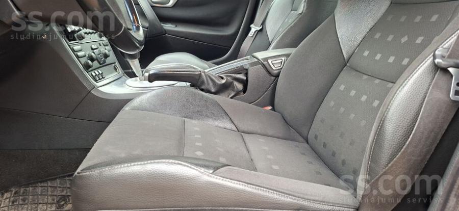 Pelēks Volvo S60 2005 Daugavpils, ar dzinēja tilpumu 2.40 L un nobraukumu 285 tūkst. km par 1550 €, foto 19 vietnē AUTOMOTO.COM.LV