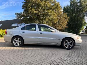 Grey Volvo S60 2005 in Riga, with an engine capacity of 2.40 L and mileage of 357 thousand km for 1000 €, photo  on AUTOMOTO.COM.LV