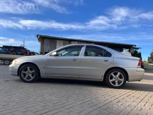 Серый Вольво С60 2005 в Рига, объемом двигателя 2.40 л и пробегом 357 тыс. км за 1000 €, фото 3 на AUTOMOTO.COM.LV