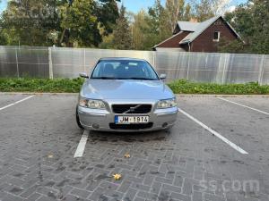 Pelēks Volvo S60 2005 Rīga, ar dzinēja tilpumu 2.40 L un nobraukumu 472 tūkst. km par 1990 €, foto  vietnē AUTOMOTO.COM.LV