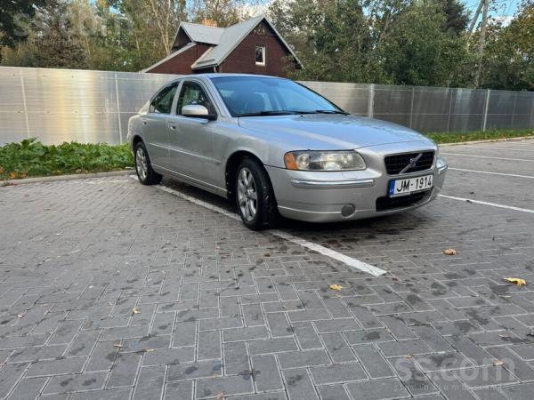Grey Volvo S60 2005 in Riga, with an engine capacity of 2.40 L and mileage of 472 thousand km for 1990 €, photo 3 on AUTOMOTO.COM.LV