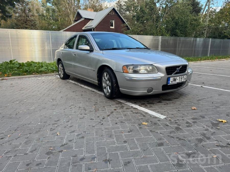 Grey Volvo S60 2005 in Riga, with an engine capacity of 2.40 L and mileage of 472 thousand km for 1990 €, photo 3 on AUTOMOTO.COM.LV