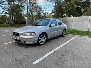 Grey Volvo S60 2005 in Riga, with an engine capacity of 2.40 L and mileage of 472 thousand km for 1990 €, photo 4 on AUTOMOTO.COM.LV