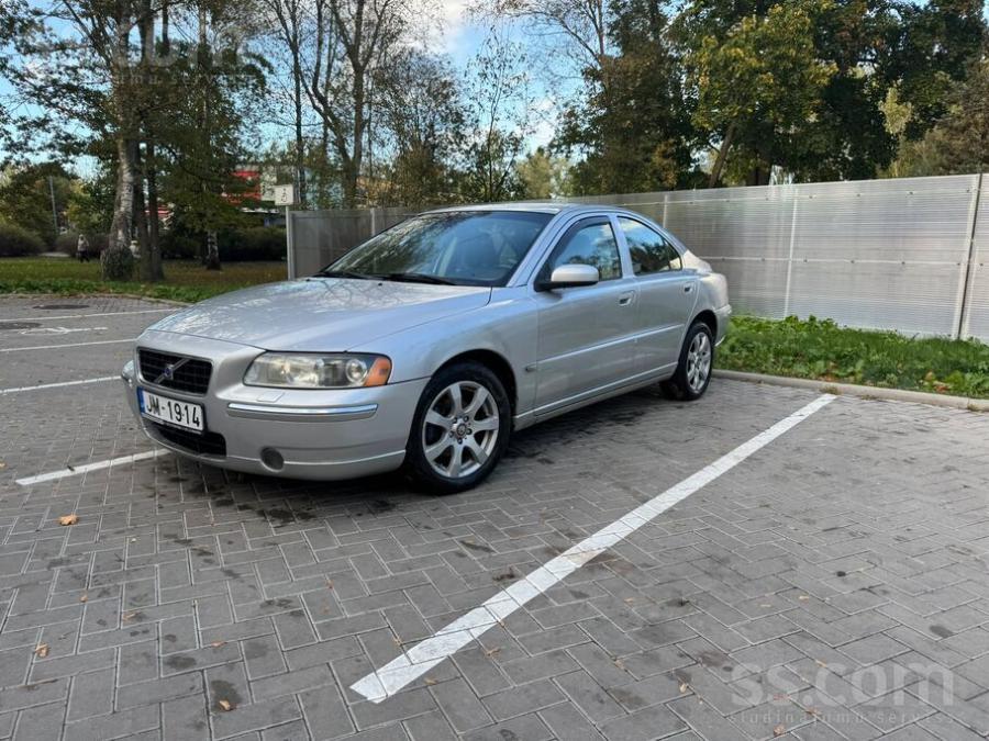 Grey Volvo S60 2005 in Riga, with an engine capacity of 2.40 L and mileage of 472 thousand km for 1990 €, photo 4 on AUTOMOTO.COM.LV