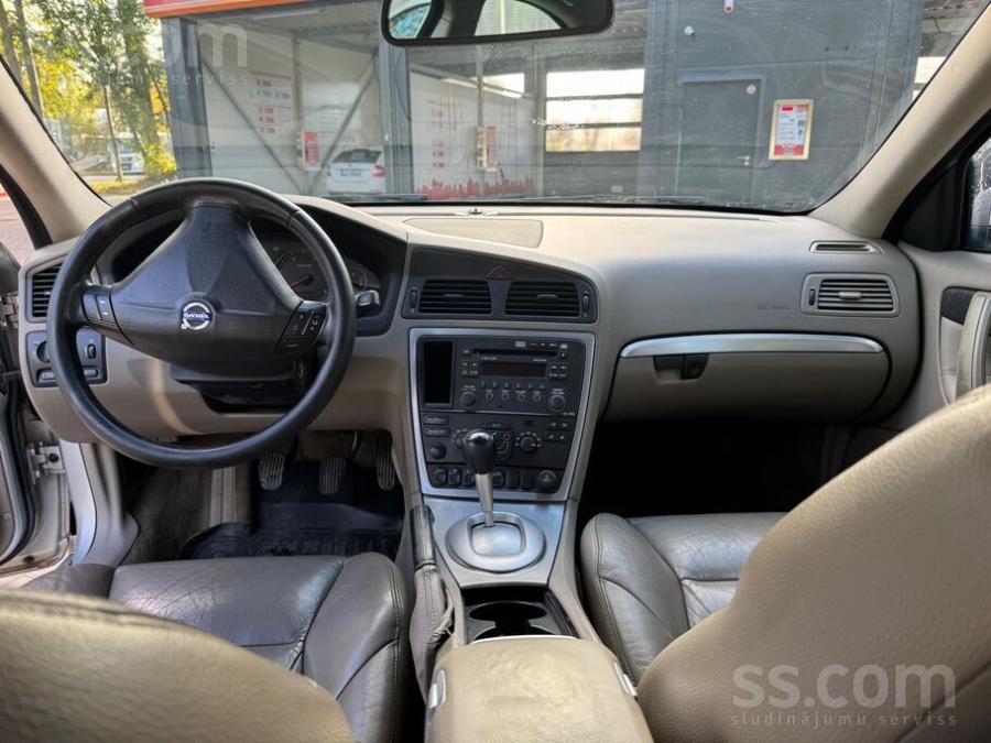 Grey Volvo S60 2005 in Riga, with an engine capacity of 2.40 L and mileage of 472 thousand km for 1990 €, photo 6 on AUTOMOTO.COM.LV