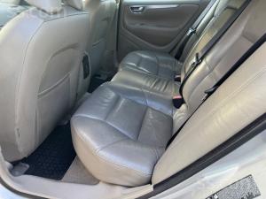 Grey Volvo S60 2005 in Riga, with an engine capacity of 2.40 L and mileage of 472 thousand km for 1990 €, photo 8 on AUTOMOTO.COM.LV