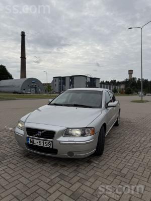 Pelēks Volvo S60 2005 Valmiera, ar dzinēja tilpumu 2.40 L un nobraukumu 310 tūkst. km par 2800 €, foto 3 vietnē AUTOMOTO.COM.LV