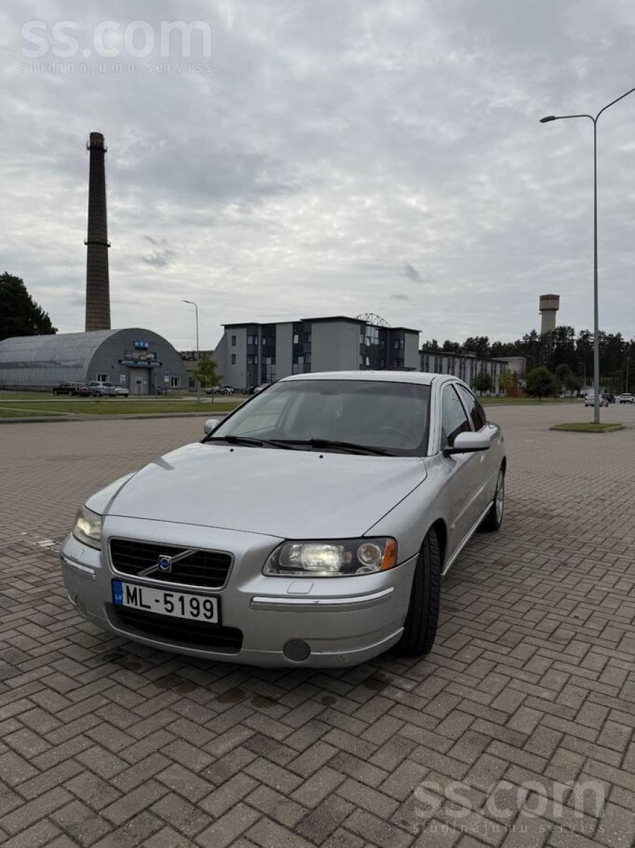 Pelēks Volvo S60 2005 Valmiera, ar dzinēja tilpumu 2.40 L un nobraukumu 310 tūkst. km par 2800 €, foto 3 vietnē AUTOMOTO.COM.LV
