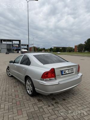 Pelēks Volvo S60 2005 Valmiera, ar dzinēja tilpumu 2.40 L un nobraukumu 310 tūkst. km par 2800 €, foto 4 vietnē AUTOMOTO.COM.LV