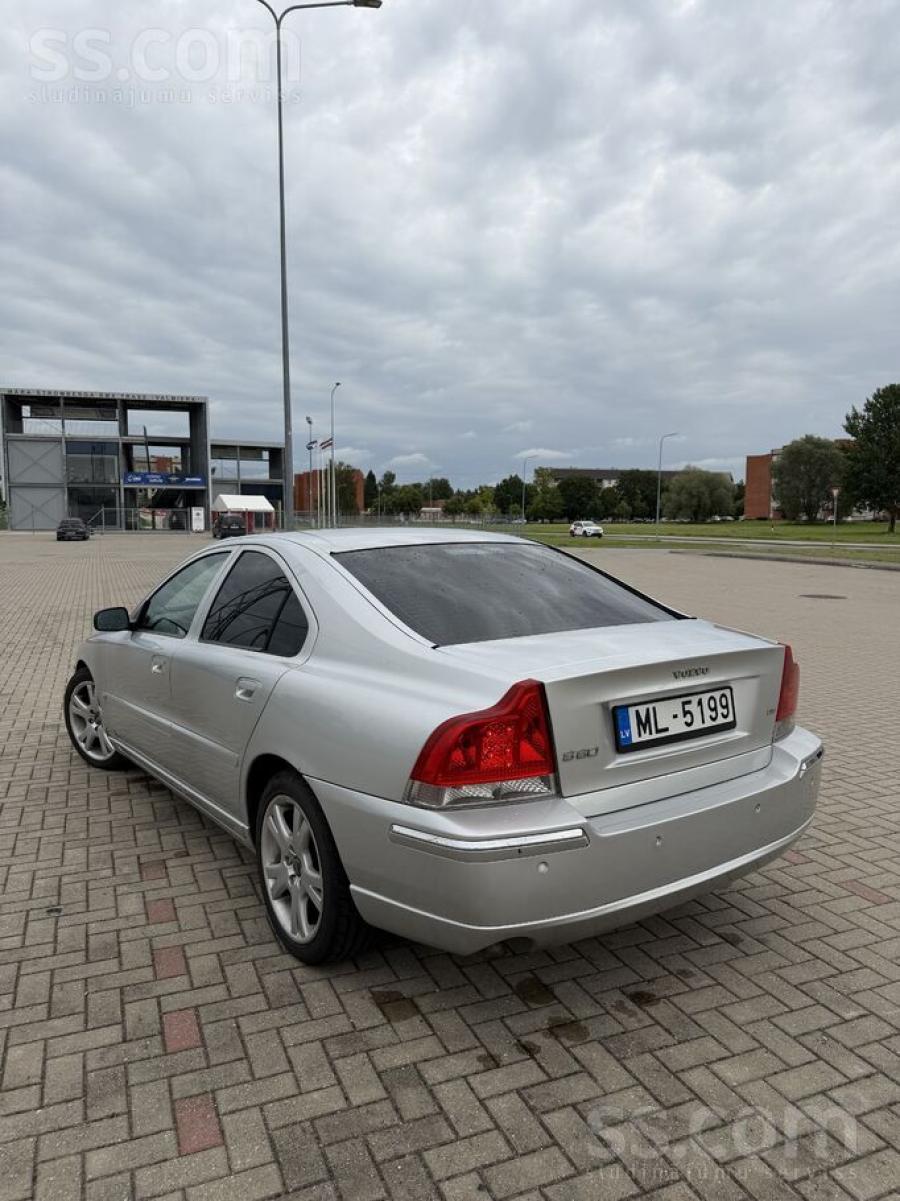 Pelēks Volvo S60 2005 Valmiera, ar dzinēja tilpumu 2.40 L un nobraukumu 310 tūkst. km par 2800 €, foto 4 vietnē AUTOMOTO.COM.LV
