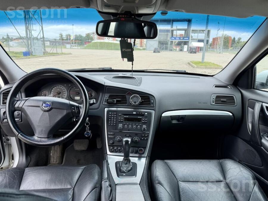 Pelēks Volvo S60 2005 Valmiera, ar dzinēja tilpumu 2.40 L un nobraukumu 310 tūkst. km par 2800 €, foto 5 vietnē AUTOMOTO.COM.LV