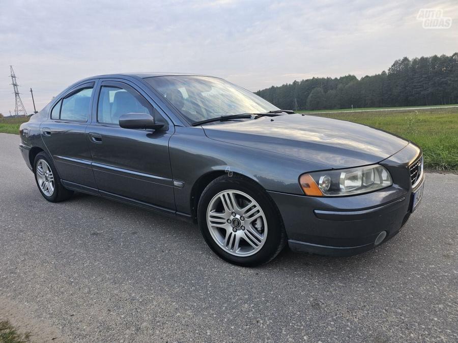 Pelēks Volvo S60 2005 Viļņa, ar dzinēja tilpumu 2.40 L un nobraukumu 319 tūkst. km par 1700 €, foto 1 vietnē AUTOMOTO.COM.LV