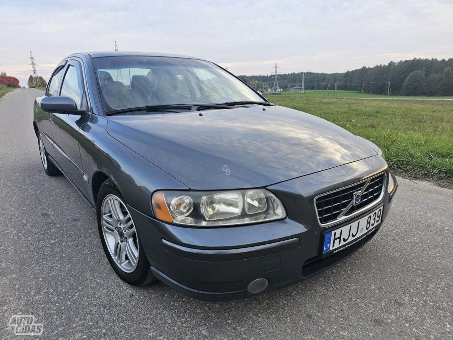 Pelēks Volvo S60 2005 Viļņa, ar dzinēja tilpumu 2.40 L un nobraukumu 319 tūkst. km par 1700 €, foto 3 vietnē AUTOMOTO.COM.LV