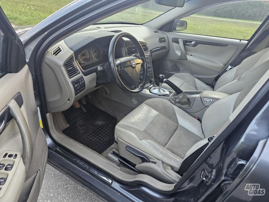 Pelēks Volvo S60 2005 Viļņa, ar dzinēja tilpumu 2.40 L un nobraukumu 319 tūkst. km par 1700 €, foto 5 vietnē AUTOMOTO.COM.LV