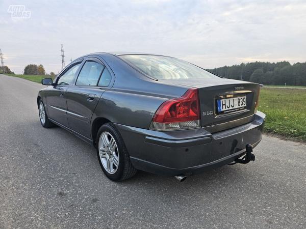 Grey Volvo S60 2005 in Vilnius, with an engine capacity of 2.40 L and mileage of 319 thousand km for 1700 €, photo 10 on AUTOMOTO.COM.LV
