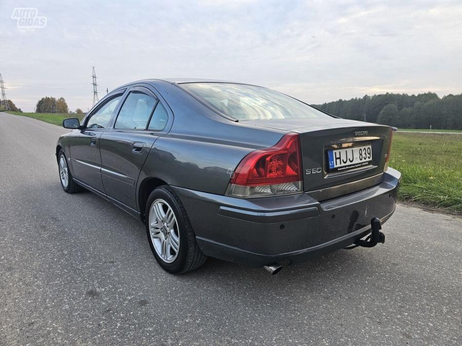 Pelēks Volvo S60 2005 Viļņa, ar dzinēja tilpumu 2.40 L un nobraukumu 319 tūkst. km par 1700 €, foto 10 vietnē AUTOMOTO.COM.LV