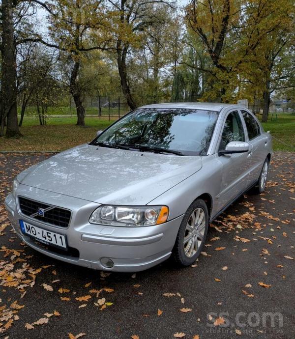 Grey Volvo S60 2005 in Tukums, with an engine capacity of 2.40 L and mileage of 365 thousand km for 1350 €, photo 1 on AUTOMOTO.COM.LV
