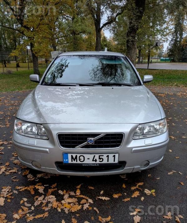 Grey Volvo S60 2005 in Tukums, with an engine capacity of 2.40 L and mileage of 365 thousand km for 1350 €, photo 3 on AUTOMOTO.COM.LV