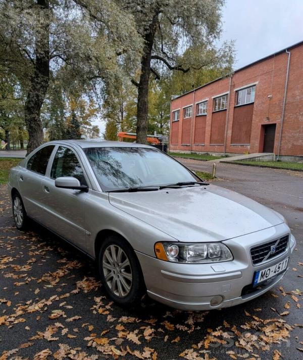 Grey Volvo S60 2005 in Tukums, with an engine capacity of 2.40 L and mileage of 365 thousand km for 1350 €, photo 4 on AUTOMOTO.COM.LV