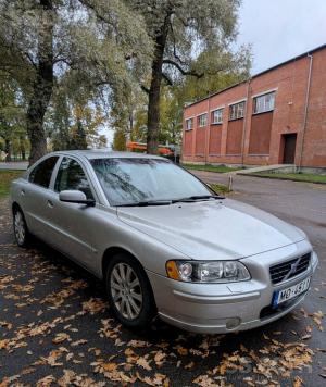 Pelēks Volvo S60 2005 Tukums, ar dzinēja tilpumu 2.40 L un nobraukumu 365 tūkst. km par 1350 €, foto 4 vietnē AUTOMOTO.COM.LV