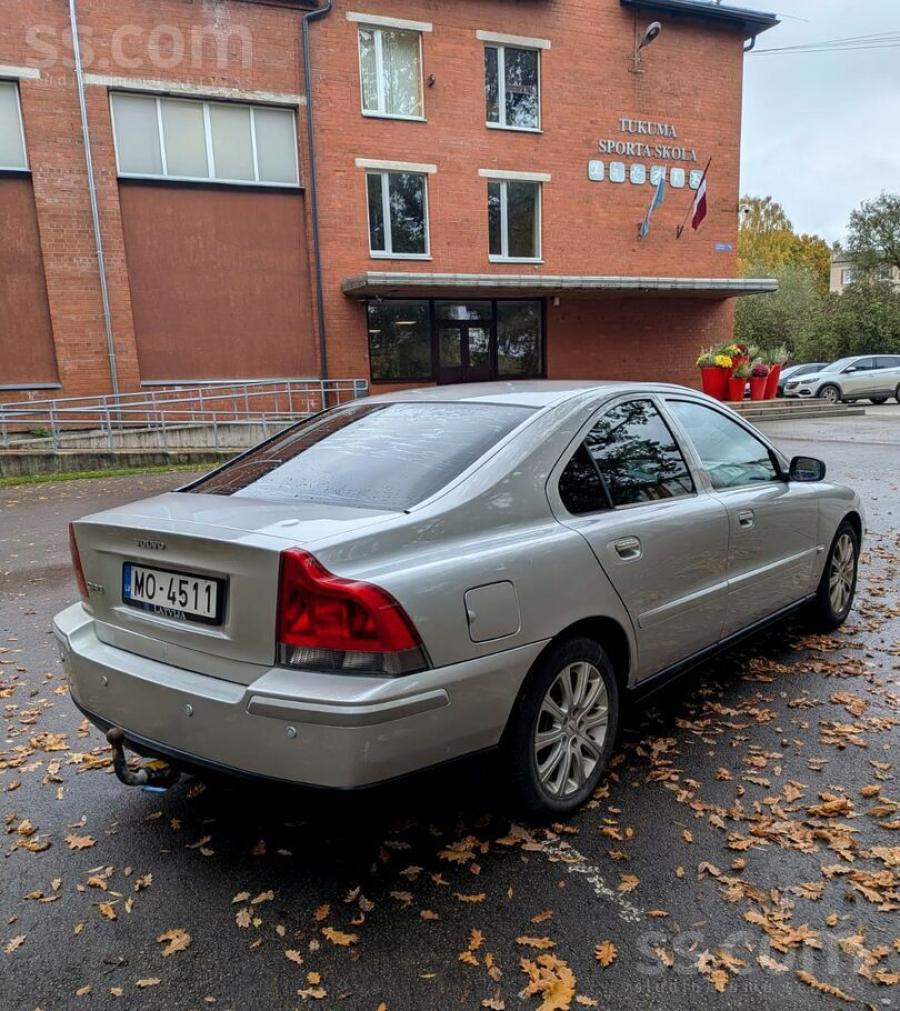 Pelēks Volvo S60 2005 Tukums, ar dzinēja tilpumu 2.40 L un nobraukumu 365 tūkst. km par 1350 €, foto 5 vietnē AUTOMOTO.COM.LV