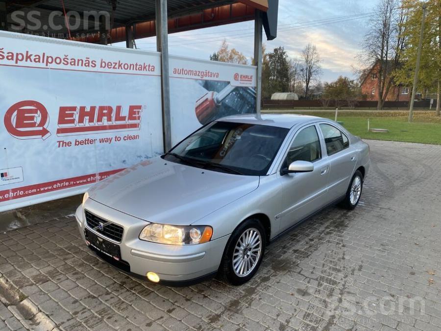 Grey Volvo S60 2005 in Balvi, with an engine capacity of 2.40 L and mileage of 311 thousand km for 3160 €, photo 1 on AUTOMOTO.COM.LV