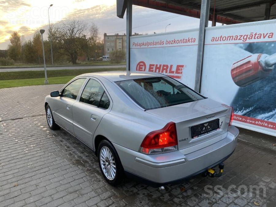 Grey Volvo S60 2005 in Balvi, with an engine capacity of 2.40 L and mileage of 311 thousand km for 3160 €, photo 4 on AUTOMOTO.COM.LV