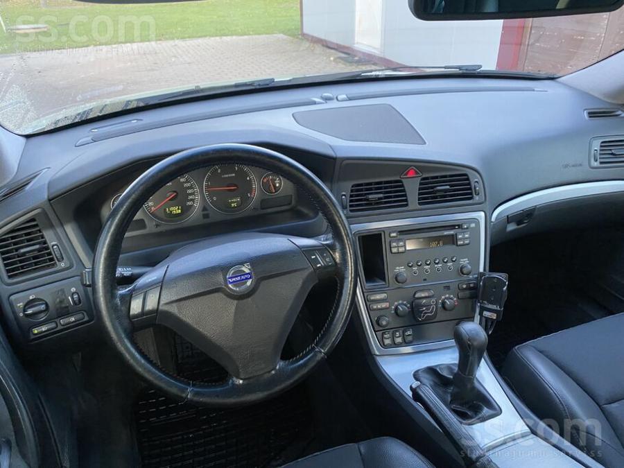 Grey Volvo S60 2005 in Balvi, with an engine capacity of 2.40 L and mileage of 311 thousand km for 3160 €, photo 10 on AUTOMOTO.COM.LV