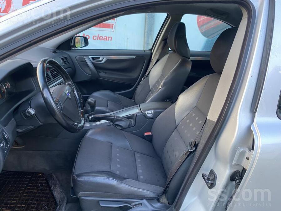 Grey Volvo S60 2005 in Balvi, with an engine capacity of 2.40 L and mileage of 311 thousand km for 3160 €, photo 12 on AUTOMOTO.COM.LV