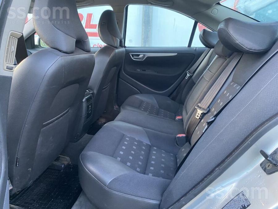 Grey Volvo S60 2005 in Balvi, with an engine capacity of 2.40 L and mileage of 311 thousand km for 3160 €, photo 13 on AUTOMOTO.COM.LV